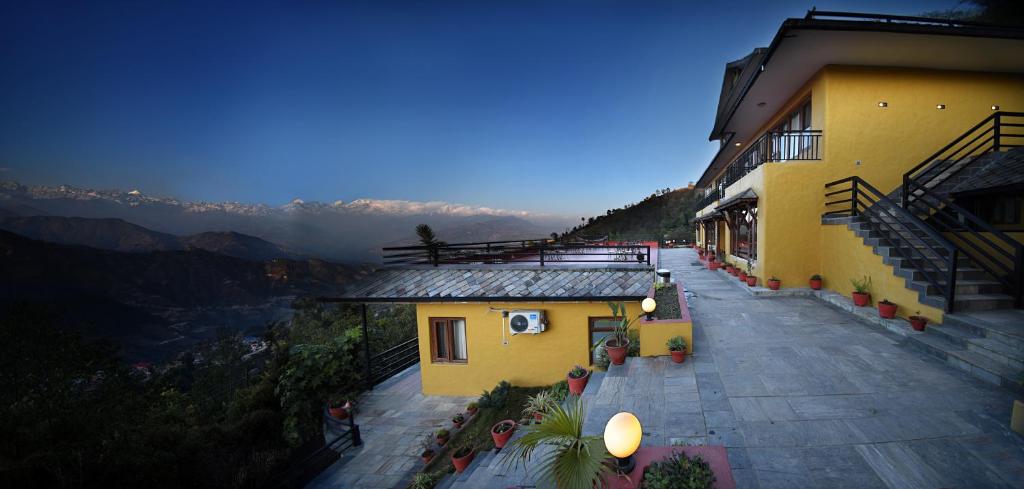 Hotel Lapsi Tree - ROAMWINGS.COM